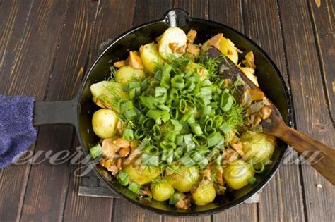 Жареные лисички с картошкой, рецепт