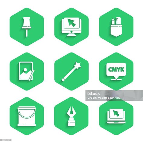 매직 지팡이 만년필 펜촉 노트북 커서 텍스트 Cmyk 페인트 버킷 그래픽 태블릿 교차 눈금자 연필 및 푸시 핀 아이콘이있는 음성 거품을 설정합니다 벡터 교육에 대한 스톡