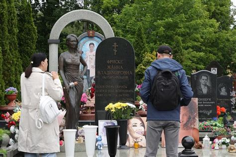 Вандалы разграбили могилу Фриске