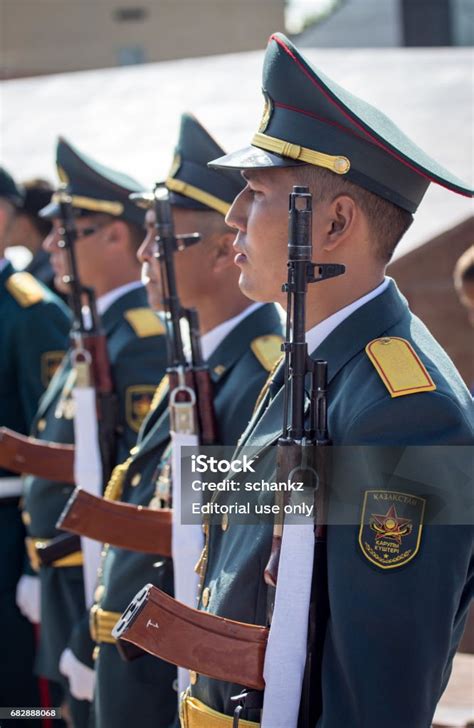 19411945 년의 위대한 애국 전쟁에 빨간 육군 그리고 소련 사람들의 승리의 날에 켄트 카자흐스탄5 월 9 일 2017 군사 병사 5월에 대한 스톡 사진 및 기타 이미지