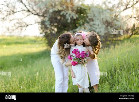 Lesbian Kissing Love Seat Image Telegraph