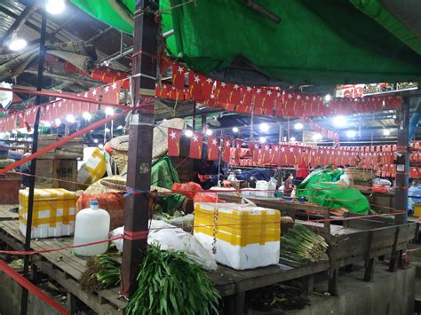 Dvb ကိုဗစ် ၁၉ ကူးစက်ခံရသူထပ်တွေ့သဖြင့် မန္တလေးကုန်စိမ်းတန်း ညစျေးတွင် ဆိုင်ခန်းများထပ်ပိတ်