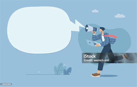 마케팅 커뮤니케이션 개념 남성 직원은 회사 뉴스를 발표하는 그의 손에 확성기로 달리고 제품을 홍보하고 중요한 발표를 하고 큰 말풍선 벡터 일러스트 레이 션 개념에 대한 스톡