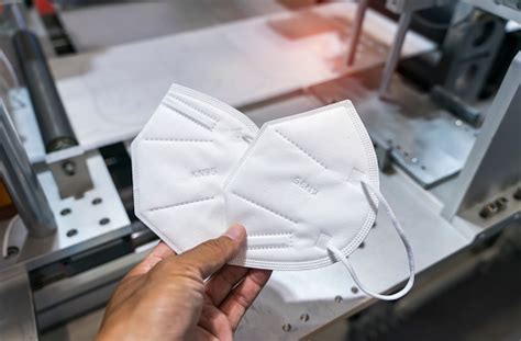 나노 섬유와 의료 마스크의 제조를위한 자동 기계와 마스크와 손 코로나바이러스 및 코비드19 보호 수술용 마스크에 대한 스톡 사진 및 기타 이미지 Istock