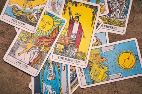 Memahami Perbedaan Tarot Dan Oracle Card Untuk Panduan Spiritual Terbaik Jivaraga
