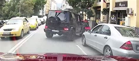 Прокуратурата разследва нагъл шофьор на джип блокирал кръстовище и ударил умишлено два пъти