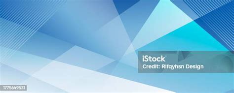 기하학적 삼각형 모양 그림자 대각선 줄무늬 선 및 3d 효과와 함께 하늘색과 흰색 추상 현대 배경 디자인 랜딩 페이지 책 표지 브로셔 전단지 잡지 모든 브랜딩 배너 헤더