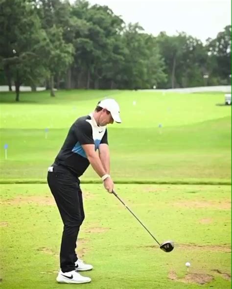 🔵로리 맥길로이의 드라이버샷 로리 맥길로이의 샷거리는 놀라울 정도로 길다 하지만 두려워할 필요는 없다 그의 동작을 따라한다면 누구라 1st골프를 사랑하는 모임