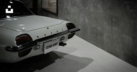 차고에 주차 된 흰색 차 사진 Unsplash의 무료 범퍼 이미지