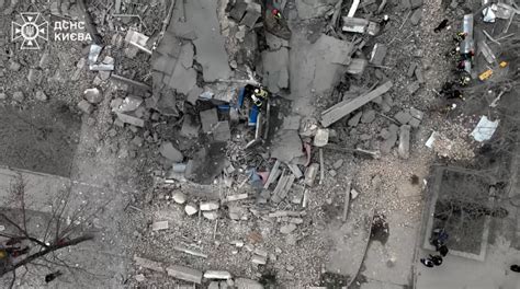 У Києві завершили аварійно рятувальні роботи ДСНС показала наслідки атаки РФ Українські Новини