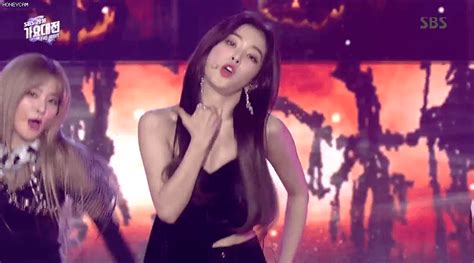 SBS 가요대전 레드벨벳 아이린 가슴 노출 의상 후방주의 꾸르