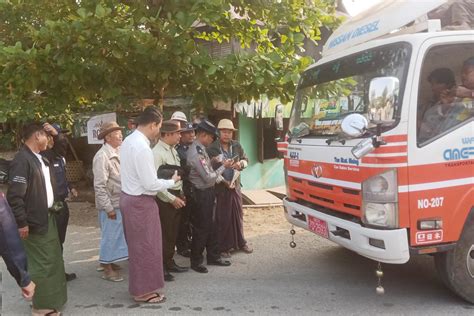 ကံမမြို့နယ်၌ ယာဉ်စည်းကမ်း လမ်းစည်းကမ်း လိုက်နာစေရေး အသိပညာပေး လက်ကမ်းစာစောင်များဖြန့်ဝေ