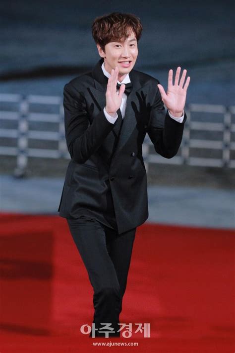 [포토] 레드카펫 밟는 이광수 청룡영화제 아주경제