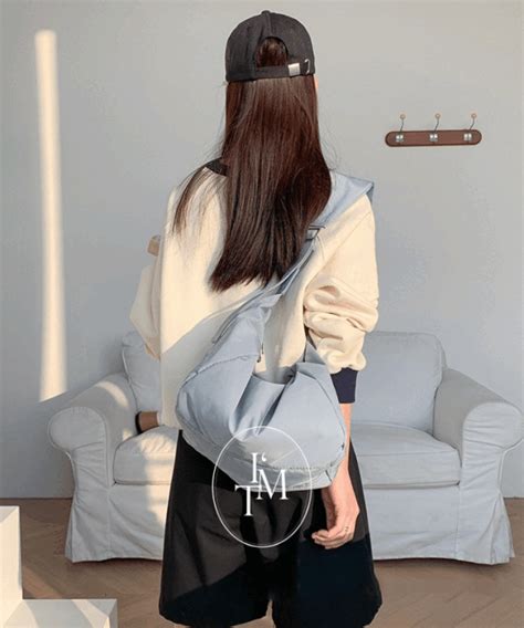 신상할인 휘뚜루마뚜루 크루아상 빅사이즈 보부상 오버사이즈 보따리 초경량 크로스백 숄더백 여행가방 크로와상 패딩백 7color 에이블리