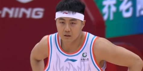 变态准乔文瀚三分10投7中砍下赛季新高23分 外加2板2助2断1帽 手机新浪网