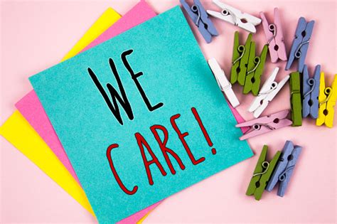 개념적 핸드 케어 동기 라고 보여주는 작성입니다 비즈니스 사진 줄 사람들이 도움이 관심 지원 지원 개념에 대 한 정보를 보여주는 간호사에 대한 스톡 사진 및 기타 이미지