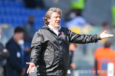 3 0！榜首双雄同时翻车，前米兰老板机会来了，末轮赢球＝直升意甲