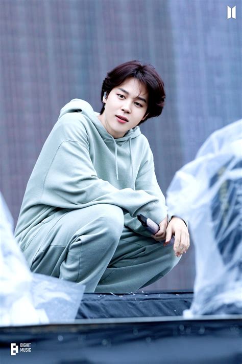 지민 좌석 2시간 기다려 방탄소년단 지민 다녀간 곳 日유명인도 대기 또 대기 스타뉴스