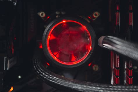 Led 고성능 컴퓨터 내부 컴퓨터 회로 기판 및 Cpu 냉각 팬이 내부 Led로 켜짐 Cpu에 대한 스톡 사진 및 기타 이미지