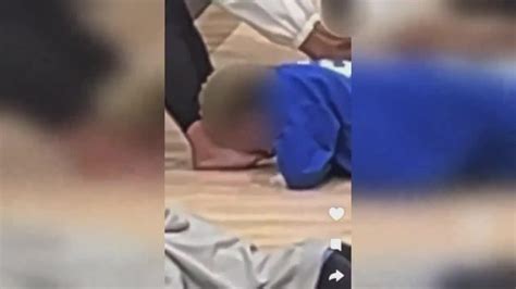 چالش لیسیدن انگشت پا در مدرسه ای در آمریکا که خبرساز شد نماشا