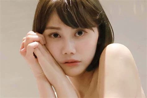 몸매 좋기로 소문난 인기 女스타 욕조 알몸 사진 공개