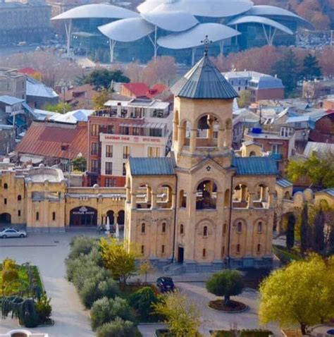 სამების საკათედრო ტაძრის მეზარეები
