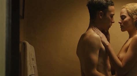Margot Robbie Nude Screens From Dreamland 8 Photos The Fappening