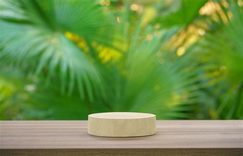 열대 야외 자연 정원 숲 녹색 식물 황금빛 햇빛 정글 배경에 빈 상단 테이블 소나무 연단 질감 Spaceorganic 건강 천연 제품 선물 프로모션 디스플레이 0명에 대한