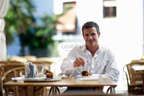 커피를 마시는 사람 사진 무료 다운로드 Lovepik