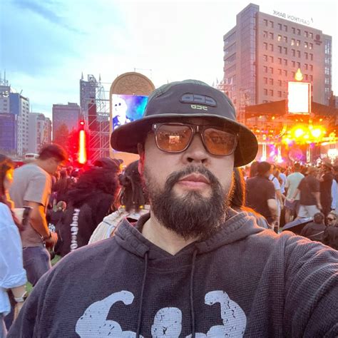 Б Ганпүрэв Сар шинэ айсуй Аавын маань уламжлалт наймааны цонх нээгдсээн Өөрийн хотноосоо