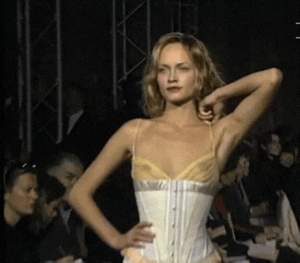 Amber Valletta For Chlo Spring Tumbex