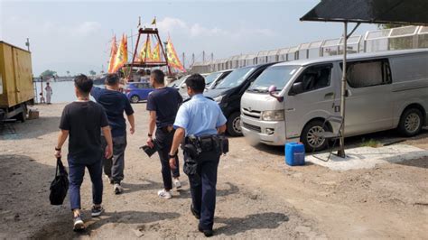 青山私家停车场8车遭扑爆车窗 场主称租用政府地十多年无结怨 星岛日报