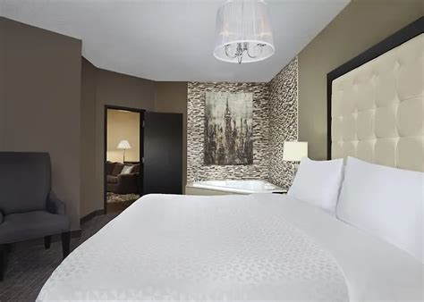 Four Points By Sheraton Hotel And Suites Calgary West