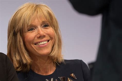 프랑스 새 대통령 에마뉘엘 마크롱의 25살 연상부인 브리지트 마크롱 패션 네이버 블로그