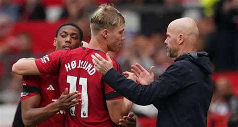 ဟွိုင်လန်း ပရီးမီးယားလိဂ်မှာ ရုန်းကန်နေရတာ မန်ယူအသင်းဖော် နှစ်ယောက်ကြောင့်ပဲ လို့ ဘလိန်းသွားတဲ့