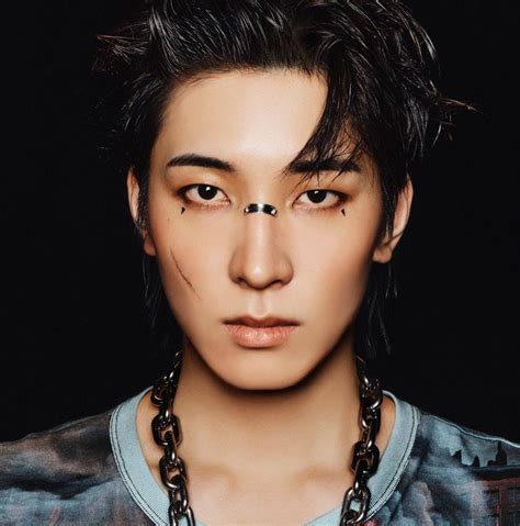 နေ့လယ်စာ ရတာတောင် မနိုးသေးလို့ Seungkwan က လာနှိုးရပြီး စားတော့လဲ ပန်းကန်ကို ပြောင်နေအောင်ကို