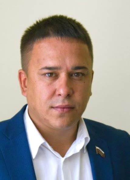 Айрат Гибатдинов. Биография