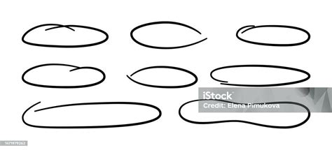 손으로 그린 긴 원형 타원 세트 너비가 다른 타원 원 프레임을 강조 표시합니다 낙서 스타일의 타원과 타원 흰색 배경에 격리된 벡터 그림 집합 그리기에 대한 스톡 벡터 아트