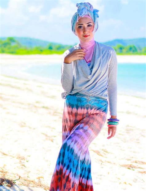 7 Tutorial Gaya Berhijab Untuk Piknik Ke Pantai Buatmu Yang Ingin