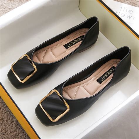 Newland รองเท้าหัวสี่เหลี่ยมผู้หญิง รองเท้าส้นแบนหัวเข็มขัดโลหะรองเท้าโลฟเฟอร์ผู้หญิงปากตื้น