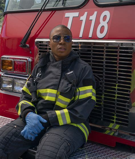 9 1 1 Aisha Hinds Talks Season 2 And Being Trapped In A Pipe