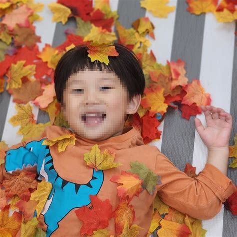 팡팡에듀테인먼트 안녕하세요 팡팡에듀테인먼트입니다 오늘의 수업은 도토리 알밤‘입니다 가을을 맞이하여 새로운 교구로 수업을 진행하였습니다 낙엽위에서 아이들이 데굴데굴