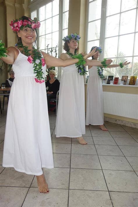 Tańce Hawajskie Hula Z Poezją Małgorzaty Hrycaj Pałac Młodzieży