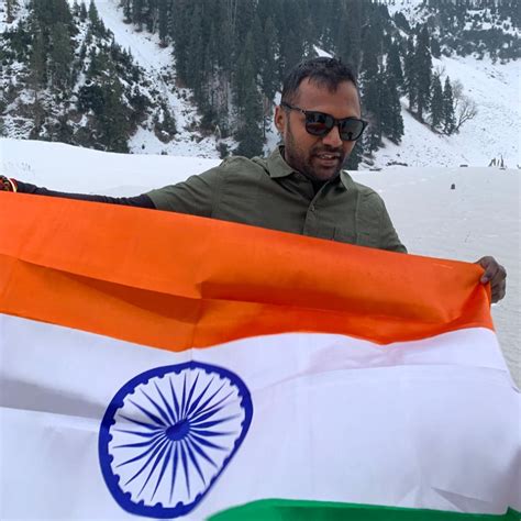 நம் மனங்களை ஆண்டு கொண்டிருக்கும் நம் நாட்டை ஆளப்போகும் வெற்றி திருமகன் விவேகத்தின் அடையாளம்