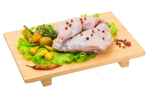 生兔肉配香草和香料高清图片下载 正版图片503641166 摄图网