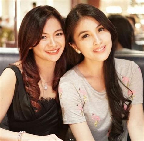 Tante Sandra Dewi Yang Cantik Dan Awet Muda Banget Di Usia 50 Tahun