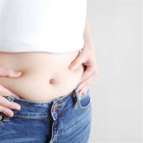 【3分ヨガ】アラフォーが最も気になる部位「ぽっこりお腹」を撃退！