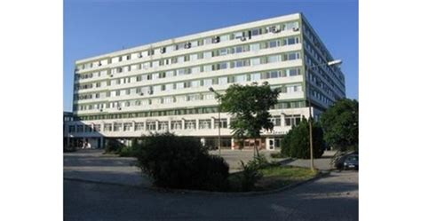 Борят се за живота на младата жена нападната от бившия си съпруг