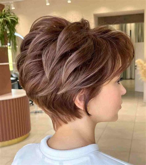 27 Cutest Ways To Get A Pixie Cut With Highlights For A Dimensional Crop