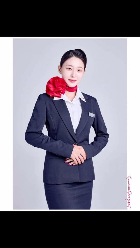 프레임프로젝트 서울 L 프로필사진촬영 개인화보 스튜디오 다양하고 자연스러운 포즈로🙂 Swissport 제주항공프레임프로젝트 프레임프로젝트서울 항공사 유니폼
